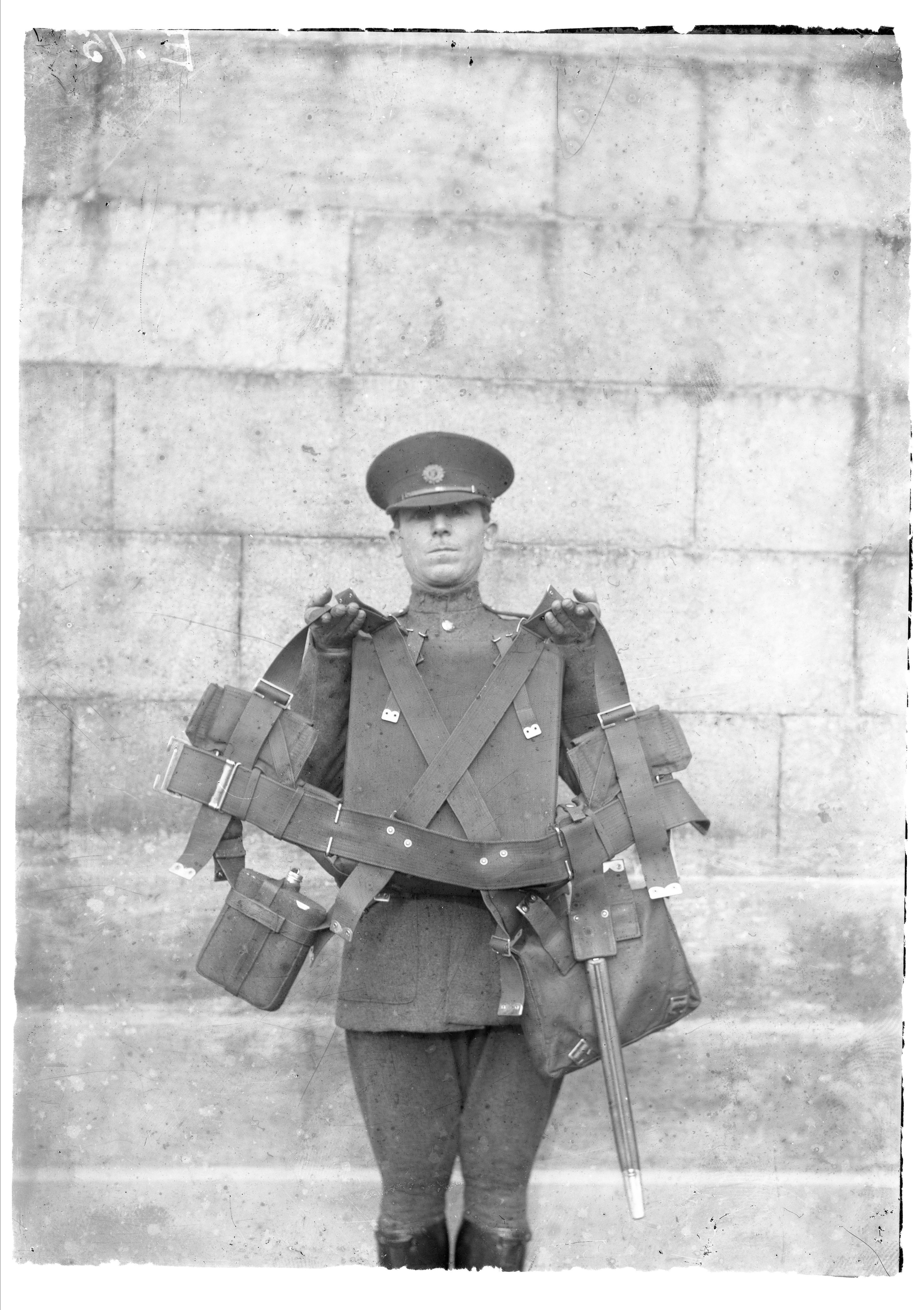 Military Archives | Uniforms, equipment and weapons, enlisted men…