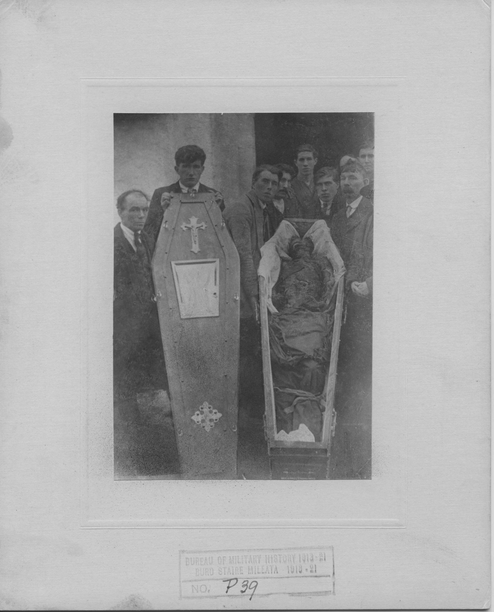 Military Archives | P39: Harry and Pat Loughnan murdered in Co.…