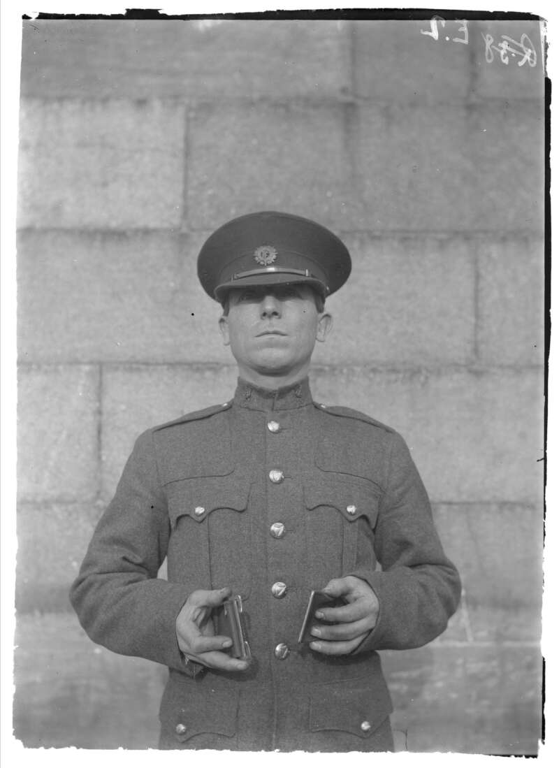 Military Archives | Uniforms, equipment and weapons, enlisted men…