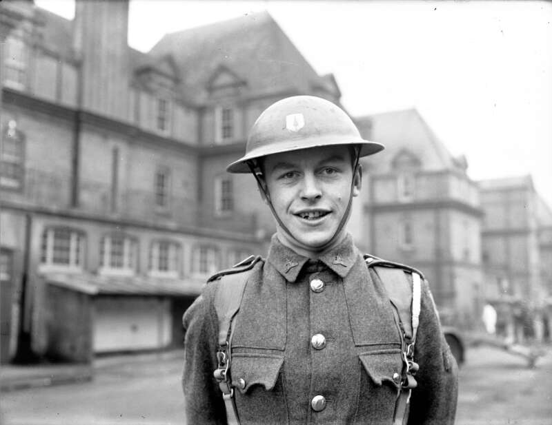 Military Archives | Uniforms, equipment and weapons, enlisted men…