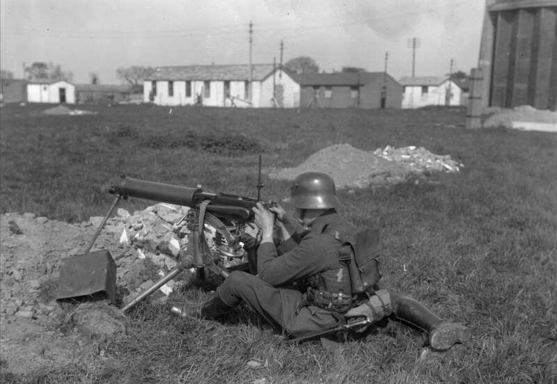 Military Archives | Uniforms, equipment and weapons, enlisted men…